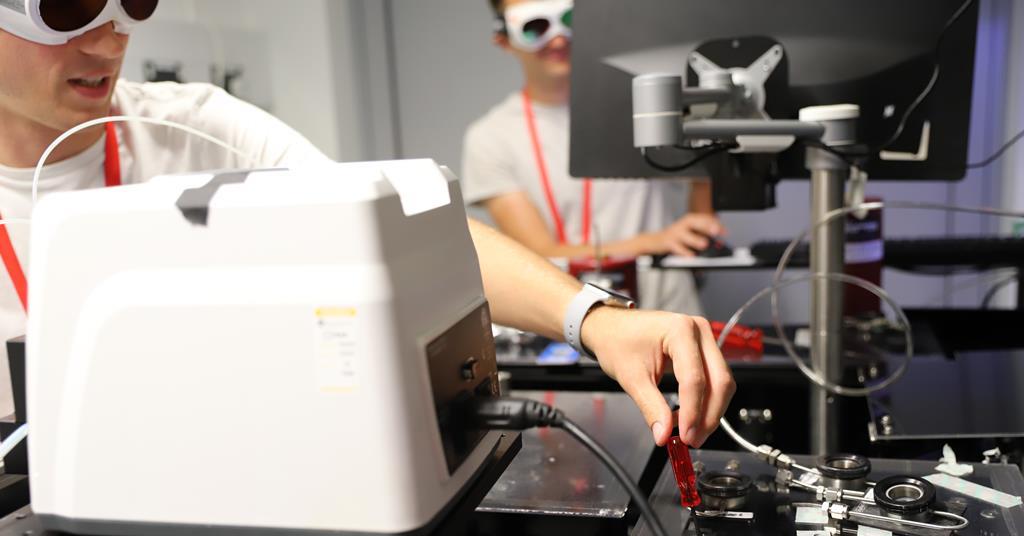 Time-resolved spectroscopy shines new light on migratory insertion ... Time-resolved spectroscopy shines new light on migratory insertion ...
