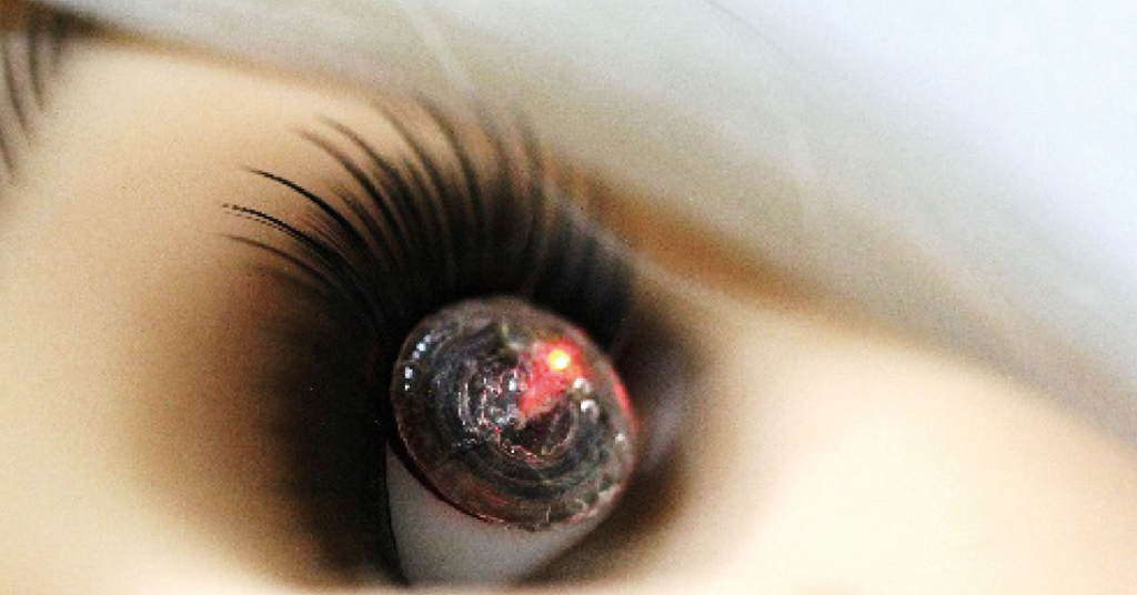 Reflective Eye Contacts