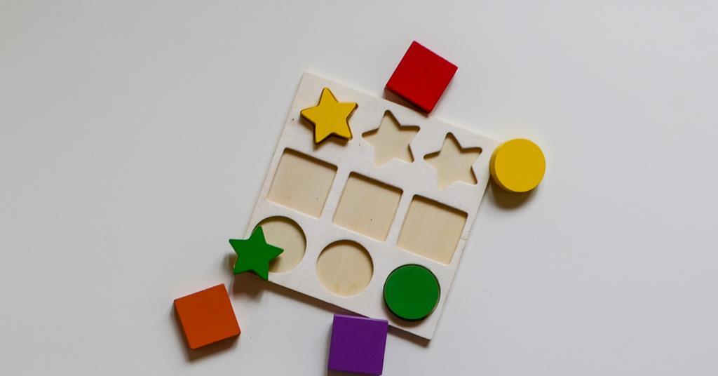 Chemists borrow biological instrument to sort polymer beads by shape ...