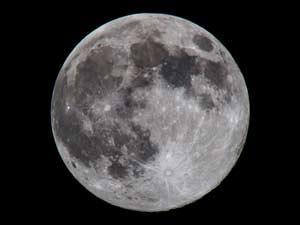 Solar wind whips up water on moon | Research | Chemistry World