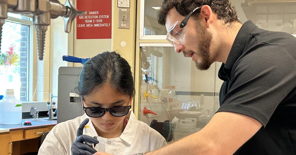 Visionary chemistry is making labs accessible to blind students and ...