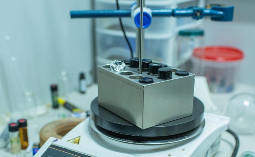 Hidden danger in chemistry labs: how magnetic stirrer placement affects ...