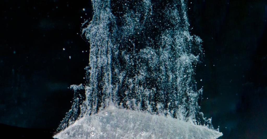 Surface chemistry discovery points way to cheaper water splitting ...