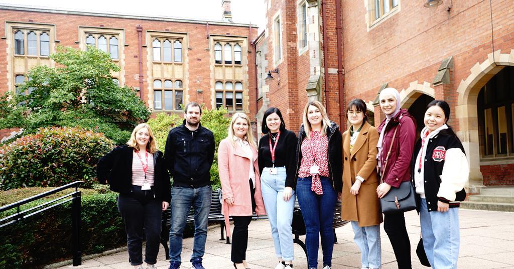 Recognising the roles that senior PhDs and postdocs play in training ...