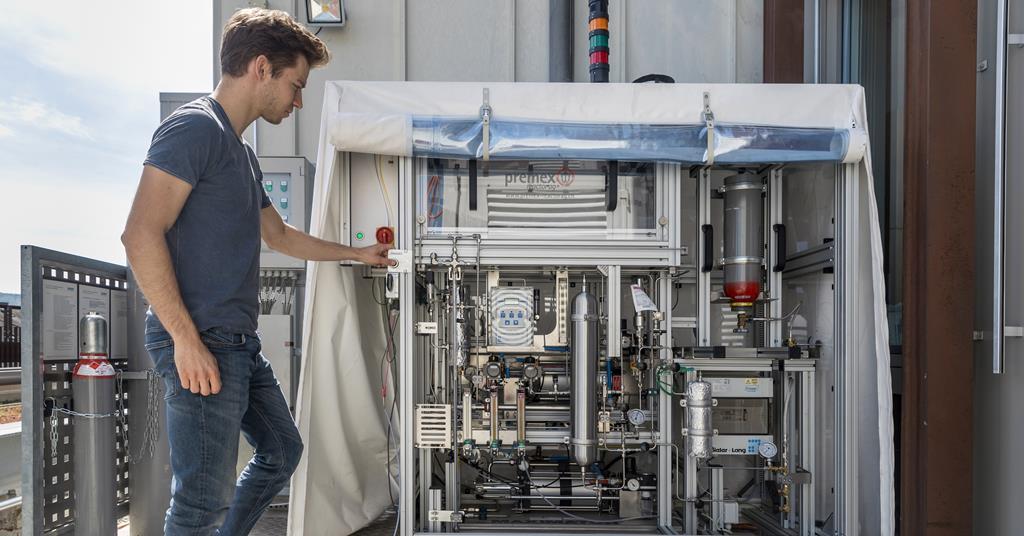 Jet fuel from sunlight and air could decarbonise the aviation industry ...