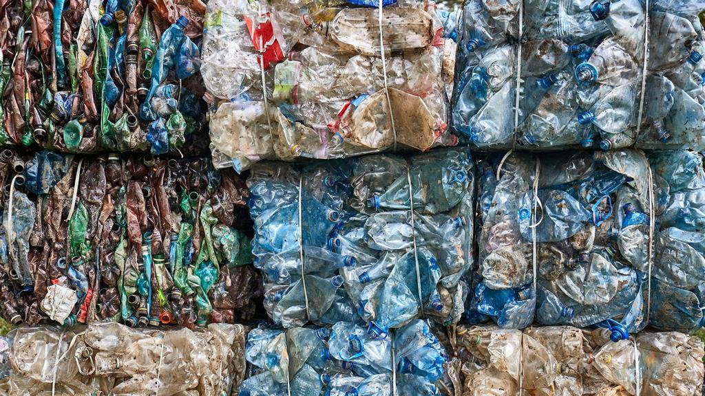 Pulsed pyrolysis offers better way to breakdown plastics into their ...