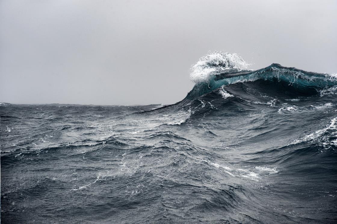 Seawater-splitting system could scale-up renewable hydrogen production ...