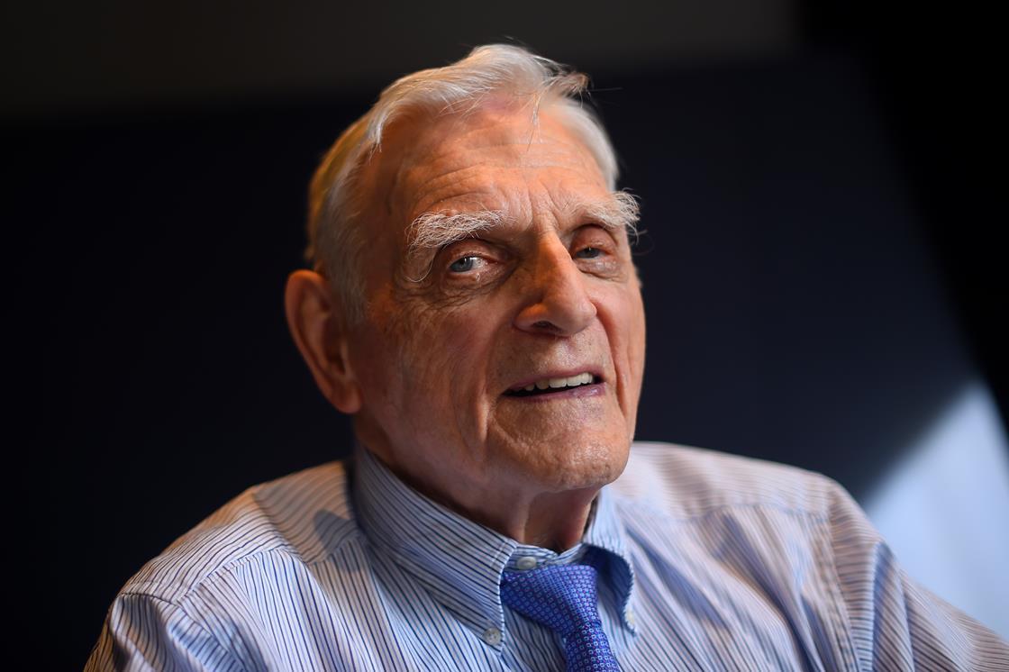 Lithium-ion battery pioneer John Goodenough dies at 100 | News ...