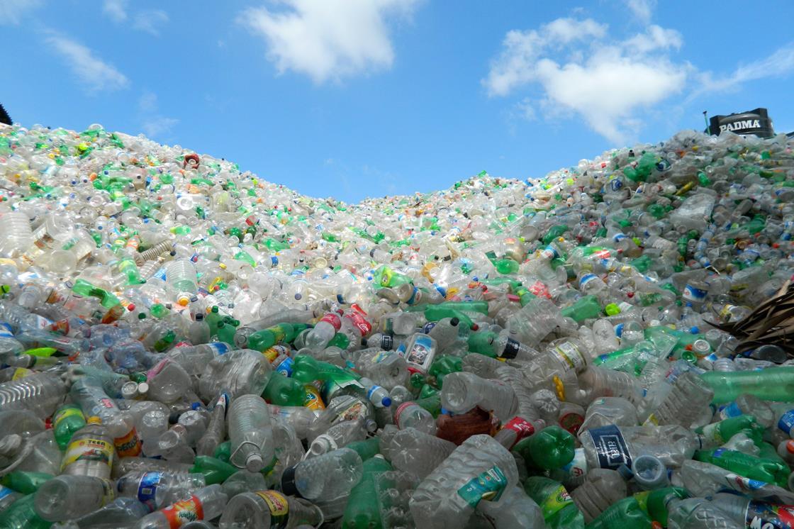 Waste plastics unzipped into useful pieces | Research | Chemistry World