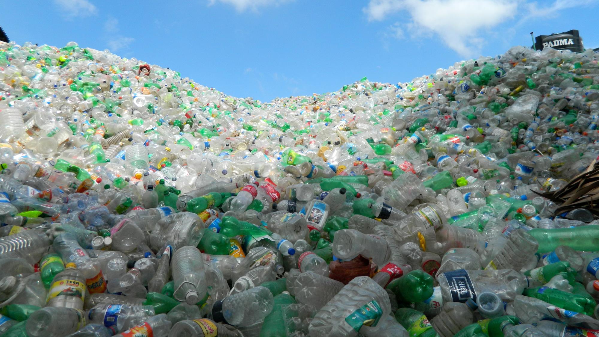 Waste plastics unzipped into useful pieces | Research | Chemistry World