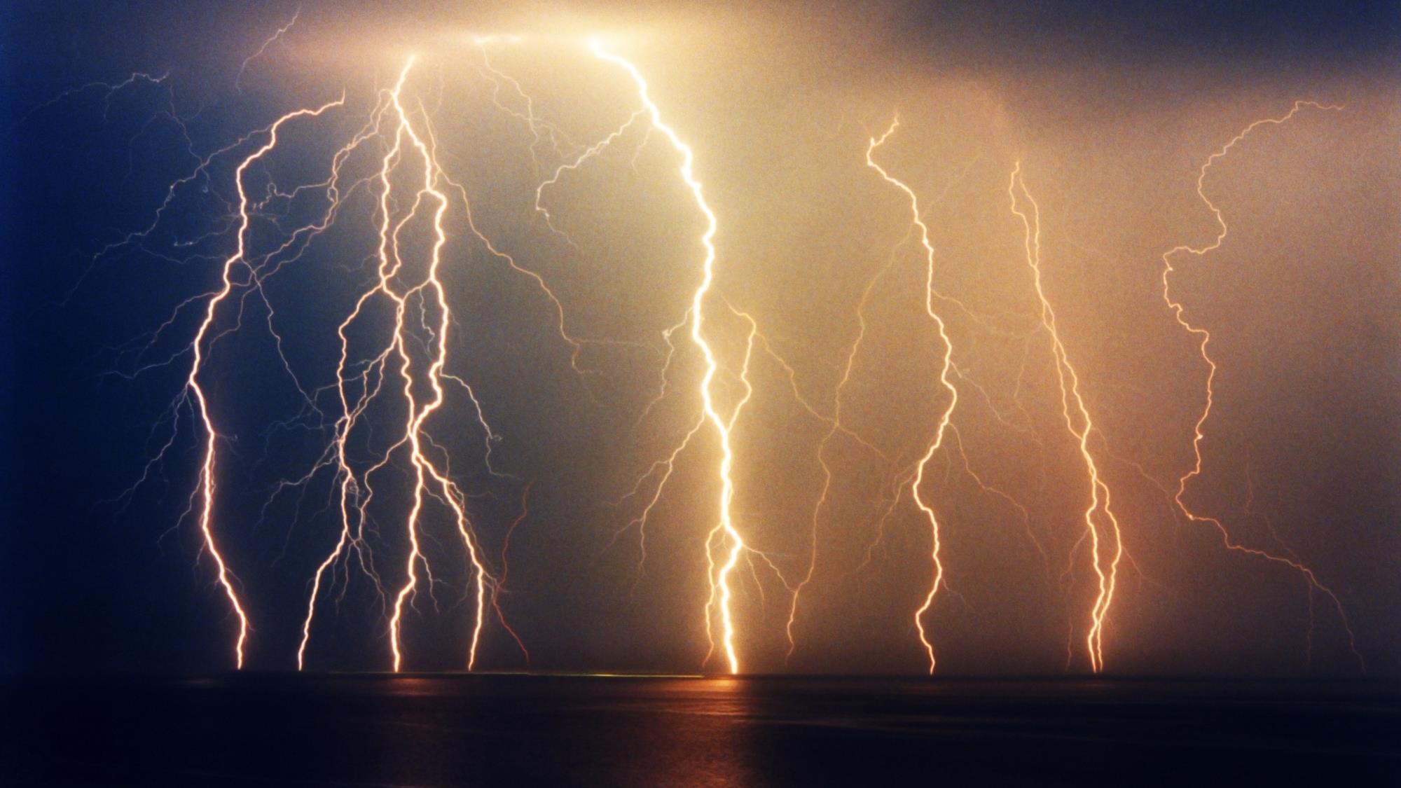 Lightning may have created essential building blocks for life on Earth ...