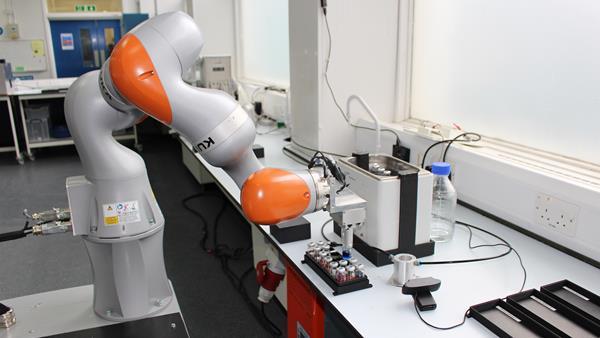 Your new labmate does 700 reactions in eight days – and it’s a robot ...