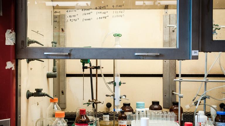 Chemists want help to cut the environmental footprint of their labs ...