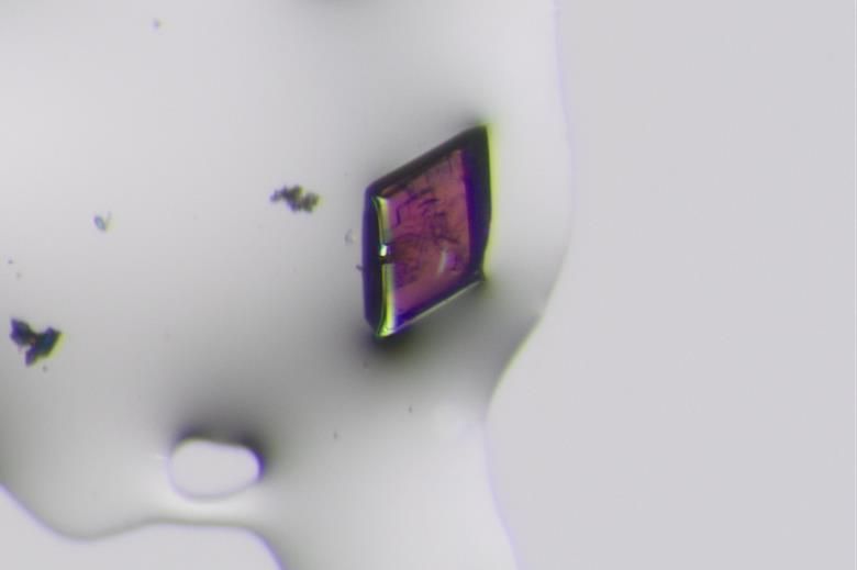 Crystal defies Pasteur's chirality rules in breakthrough discovery ...